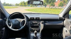 Pelēks Mercedes-Benz C 200 2004 Liepāja, ar dzinēja tilpumu 1.80 L un nobraukumu 273 tūkst. km par 2350 €, foto 15 vietnē AUTOMOTO.COM.LV