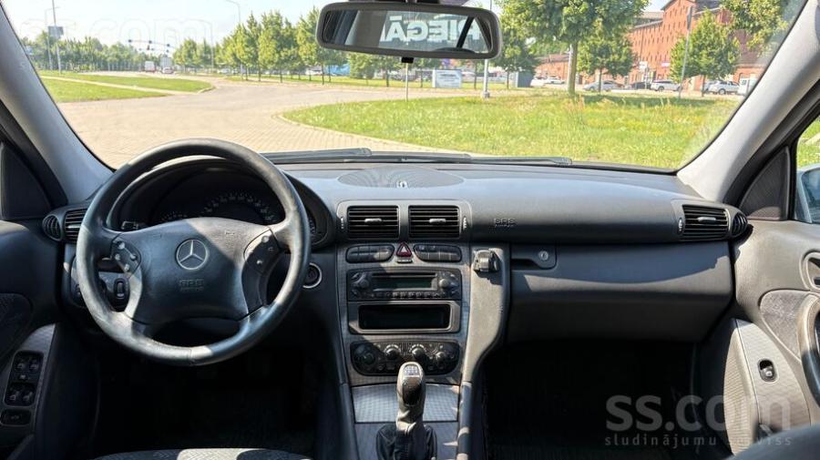 Pelēks Mercedes-Benz C 200 2004 Liepāja, ar dzinēja tilpumu 1.80 L un nobraukumu 273 tūkst. km par 2350 €, foto 15 vietnē AUTOMOTO.COM.LV