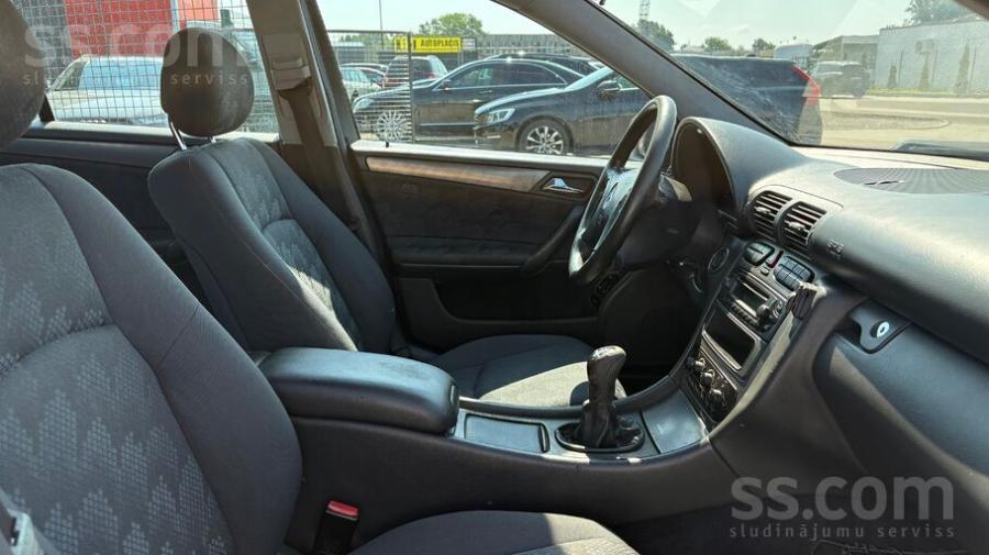 Pelēks Mercedes-Benz C 200 2004 Liepāja, ar dzinēja tilpumu 1.80 L un nobraukumu 273 tūkst. km par 2350 €, foto 18 vietnē AUTOMOTO.COM.LV