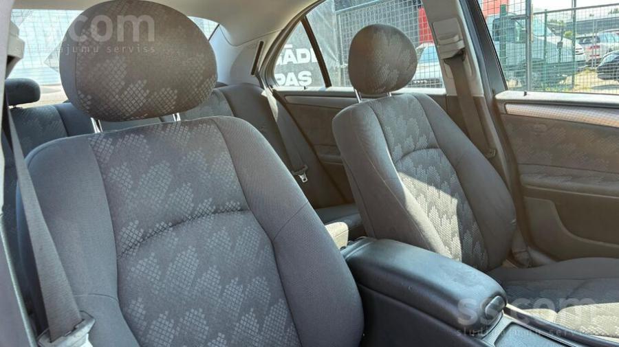 Pelēks Mercedes-Benz C 200 2004 Liepāja, ar dzinēja tilpumu 1.80 L un nobraukumu 273 tūkst. km par 2350 €, foto 19 vietnē AUTOMOTO.COM.LV