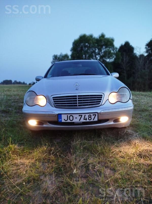 Pelēks Mercedes-Benz C 200 2004 Rēzekne, ar dzinēja tilpumu 1.80 L un nobraukumu 236 tūkst. km par 1555 €, foto 2 vietnē AUTOMOTO.COM.LV