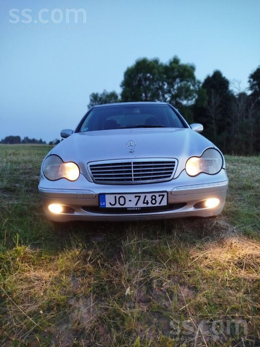 Pelēks Mercedes-Benz C 200 2004 Rēzekne, ar dzinēja tilpumu 1.80 L un nobraukumu 236 tūkst. km par 1555 €, foto 3 vietnē AUTOMOTO.COM.LV