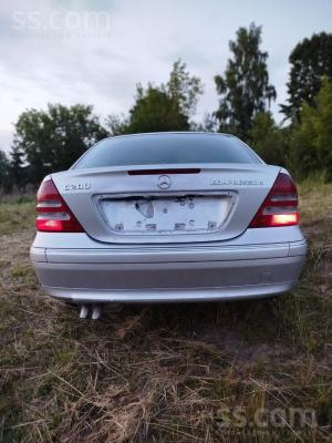 Pelēks Mercedes-Benz C 200 2004 Rēzekne, ar dzinēja tilpumu 1.80 L un nobraukumu 236 tūkst. km par 1555 €, foto 4 vietnē AUTOMOTO.COM.LV