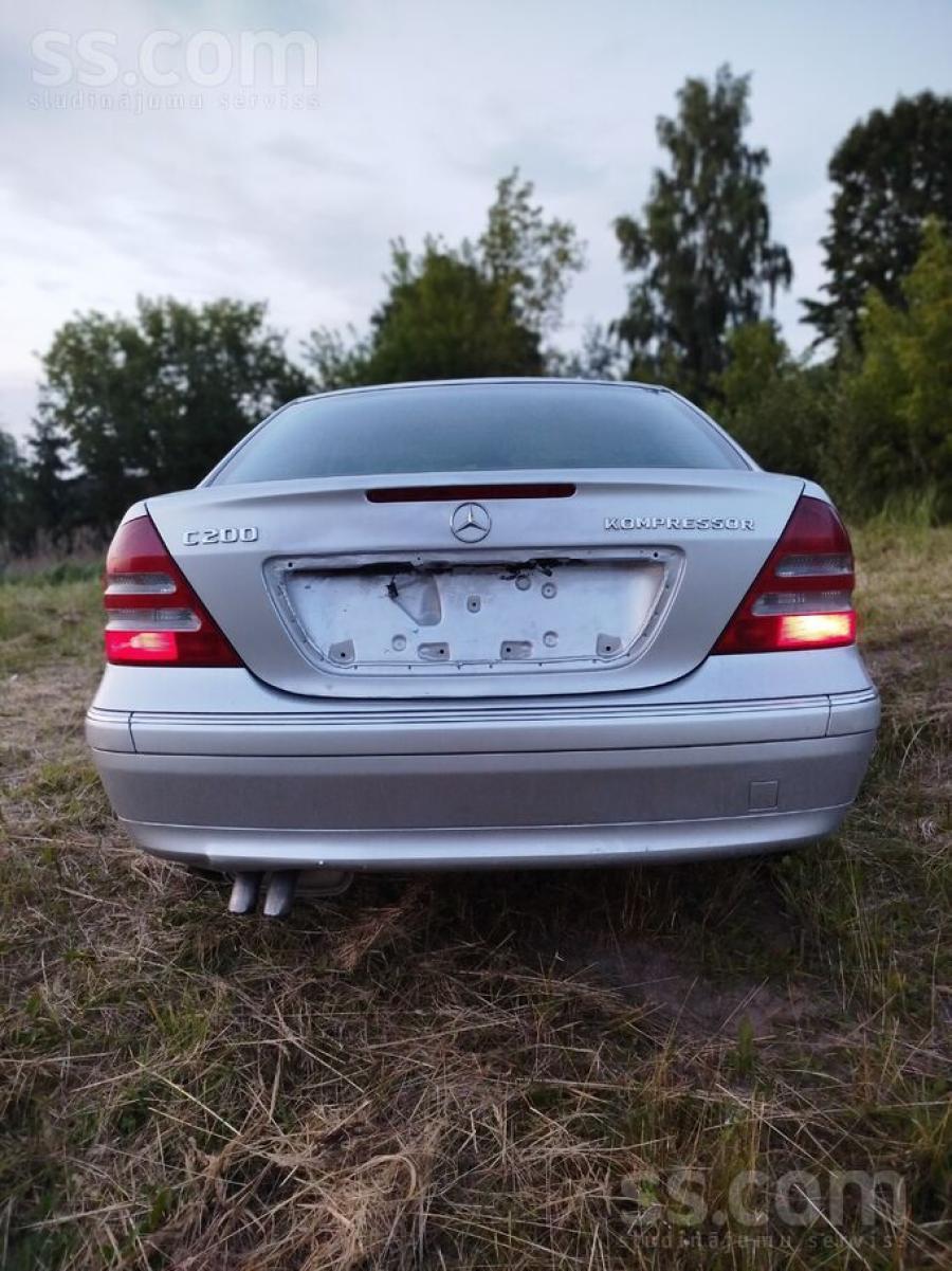Pelēks Mercedes-Benz C 200 2004 Rēzekne, ar dzinēja tilpumu 1.80 L un nobraukumu 236 tūkst. km par 1555 €, foto 4 vietnē AUTOMOTO.COM.LV