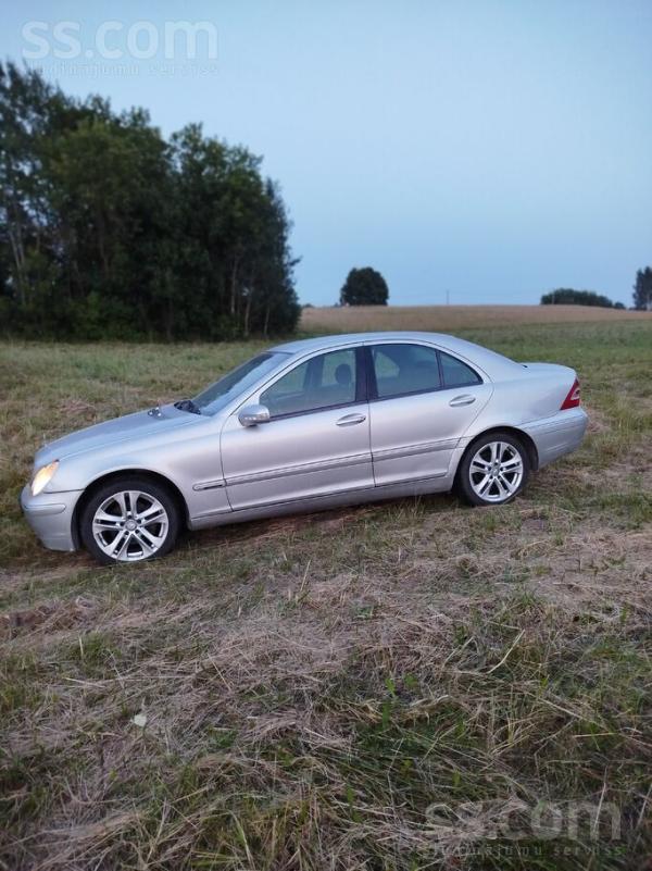 Pelēks Mercedes-Benz C 200 2004 Rēzekne, ar dzinēja tilpumu 1.80 L un nobraukumu 236 tūkst. km par 1555 €, foto 4 vietnē AUTOMOTO.COM.LV