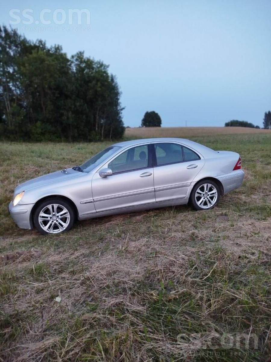 Pelēks Mercedes-Benz C 200 2004 Rēzekne, ar dzinēja tilpumu 1.80 L un nobraukumu 236 tūkst. km par 1555 €, foto 5 vietnē AUTOMOTO.COM.LV