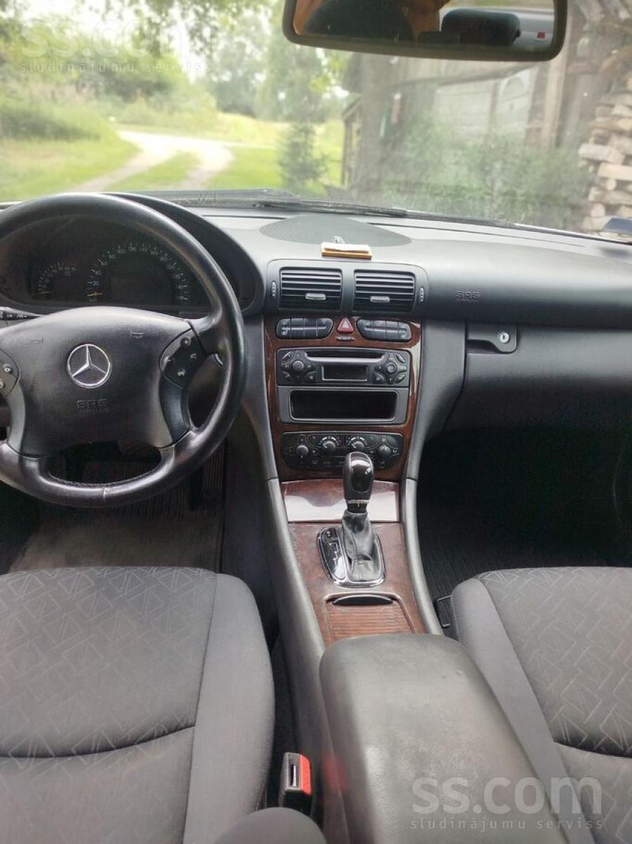 Pelēks Mercedes-Benz C 200 2004 Rēzekne, ar dzinēja tilpumu 1.80 L un nobraukumu 236 tūkst. km par 1555 €, foto 8 vietnē AUTOMOTO.COM.LV