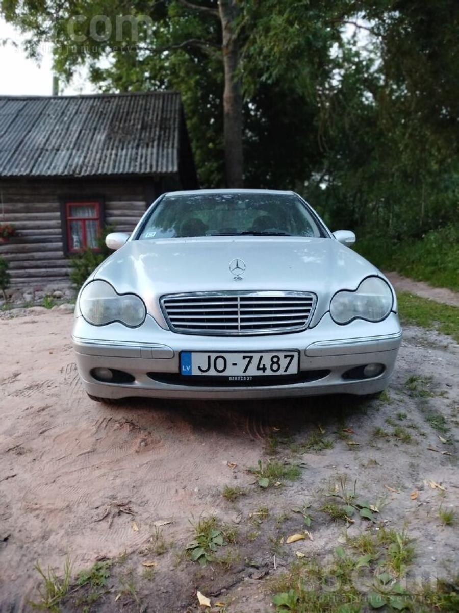Серый Мерседес Ц 200 2004 в Резекне, объемом двигателя 1.80 л и пробегом 236 тыс. км за 700 €, фото 1 на AUTOMOTO.COM.LV