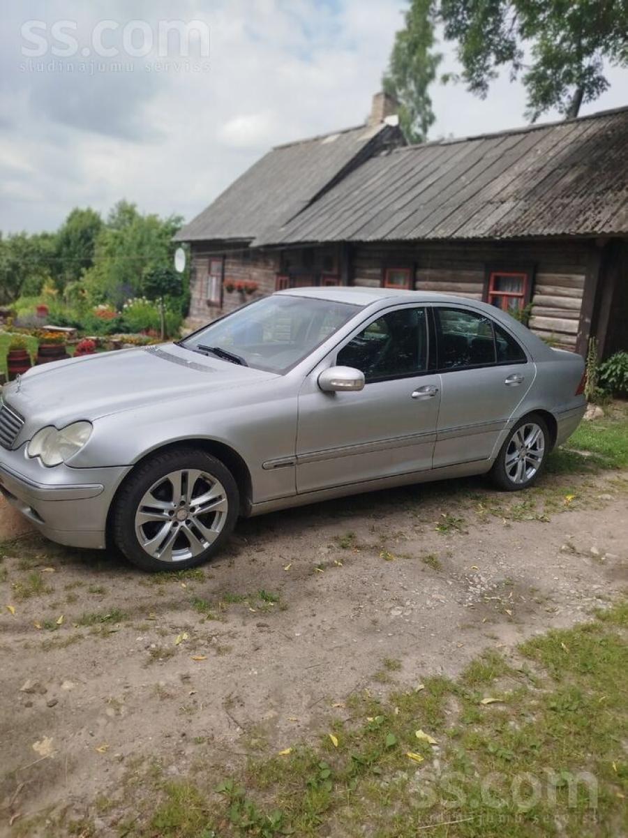 Серый Мерседес Ц 200 2004 в Резекне, объемом двигателя 1.80 л и пробегом 236 тыс. км за 700 €, фото 6 на AUTOMOTO.COM.LV