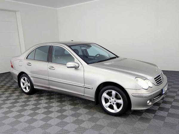 Pelēks Mercedes-Benz C 200 2004 Tallina, ar dzinēja tilpumu 1.80 L un nobraukumu 238 tūkst. km par 2099 €, foto 1 vietnē AUTOMOTO.COM.LV