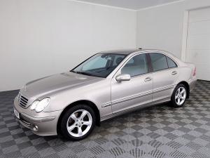 Grey Mercedes-Benz C 200 2004 in Tallinn, with an engine capacity of 1.80 L and mileage of 238 thousand km for 2099 €, photo 3 on AUTOMOTO.COM.LV