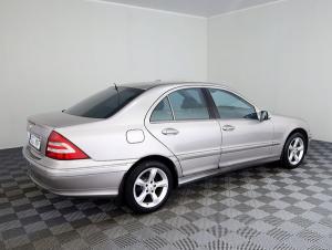 Grey Mercedes-Benz C 200 2004 in Tallinn, with an engine capacity of 1.80 L and mileage of 238 thousand km for 2099 €, photo 4 on AUTOMOTO.COM.LV