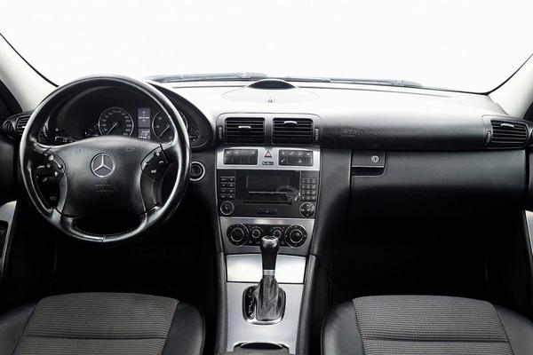 Pelēks Mercedes-Benz C 200 2004 Tallina, ar dzinēja tilpumu 1.80 L un nobraukumu 238 tūkst. km par 2099 €, foto 5 vietnē AUTOMOTO.COM.LV