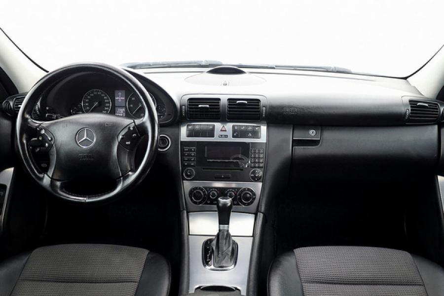 Grey Mercedes-Benz C 200 2004 in Tallinn, with an engine capacity of 1.80 L and mileage of 238 thousand km for 2099 €, photo 6 on AUTOMOTO.COM.LV