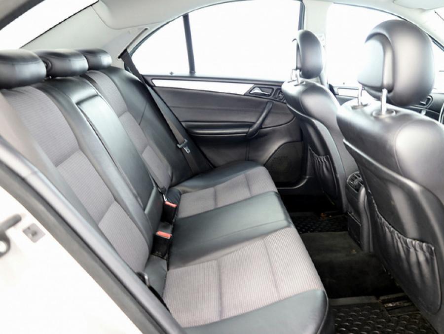 Grey Mercedes-Benz C 200 2004 in Tallinn, with an engine capacity of 1.80 L and mileage of 238 thousand km for 2099 €, photo 8 on AUTOMOTO.COM.LV