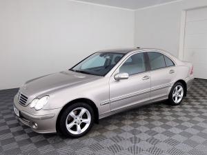 Grey Mercedes-Benz C 200 2004 in Tallinn, with an engine capacity of 1.80 L and mileage of 238 thousand km for 2099 €, photo 10 on AUTOMOTO.COM.LV