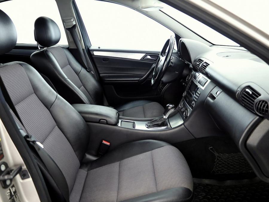 Grey Mercedes-Benz C 200 2004 in Tallinn, with an engine capacity of 1.80 L and mileage of 238 thousand km for 2099 €, photo 14 on AUTOMOTO.COM.LV