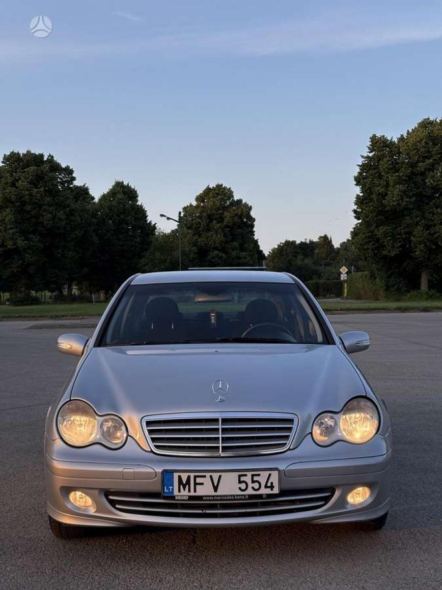 Pelēks Mercedes-Benz C 200 2005 Klaipėda, ar dzinēja tilpumu 2.15 L un nobraukumu 380 tūkst. km par 1900 €, foto 3 vietnē AUTOMOTO.COM.LV