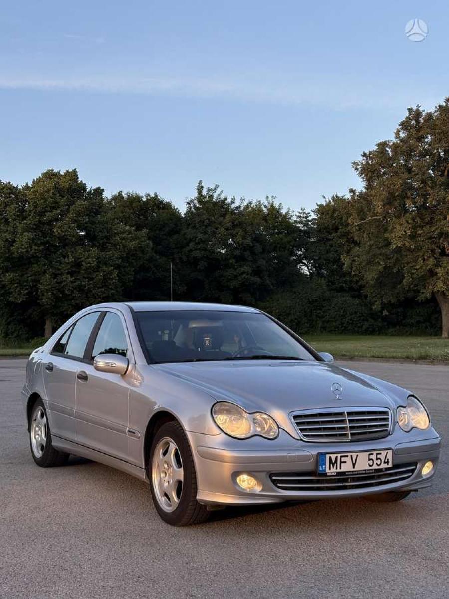 Pelēks Mercedes-Benz C 200 2005 Klaipėda, ar dzinēja tilpumu 2.15 L un nobraukumu 380 tūkst. km par 1900 €, foto 4 vietnē AUTOMOTO.COM.LV