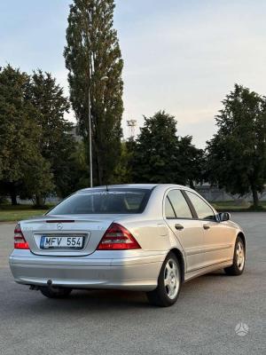 Pelēks Mercedes-Benz C 200 2005 Klaipėda, ar dzinēja tilpumu 2.15 L un nobraukumu 380 tūkst. km par 1900 €, foto 8 vietnē AUTOMOTO.COM.LV