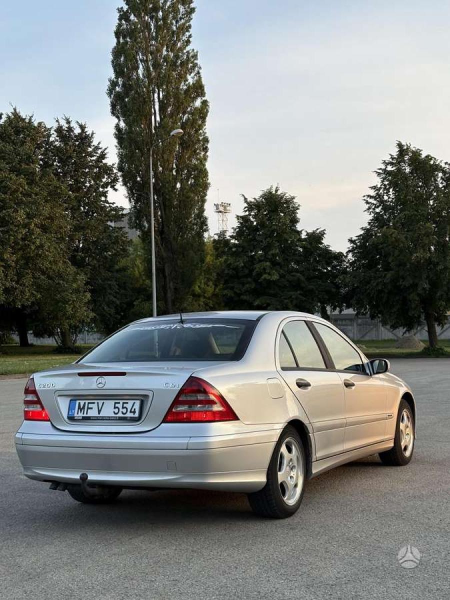 Pelēks Mercedes-Benz C 200 2005 Klaipėda, ar dzinēja tilpumu 2.15 L un nobraukumu 380 tūkst. km par 1900 €, foto 8 vietnē AUTOMOTO.COM.LV