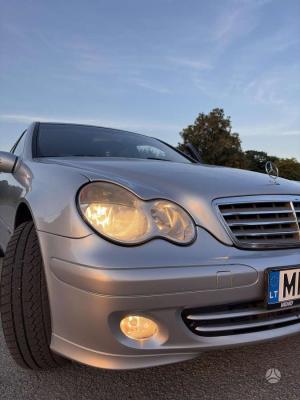 Pelēks Mercedes-Benz C 200 2005 Klaipėda, ar dzinēja tilpumu 2.15 L un nobraukumu 380 tūkst. km par 1900 €, foto 18 vietnē AUTOMOTO.COM.LV