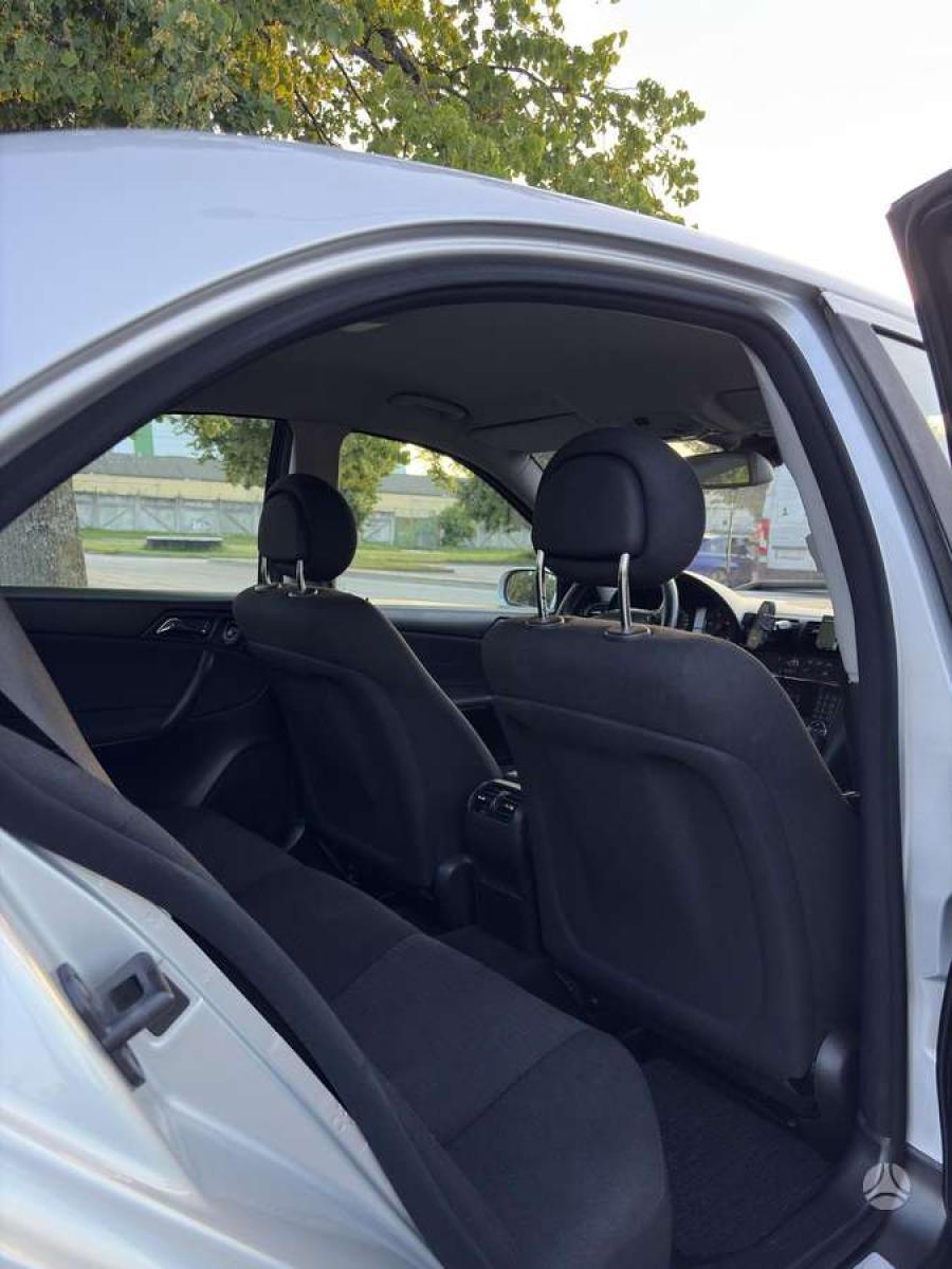 Pelēks Mercedes-Benz C 200 2005 Klaipėda, ar dzinēja tilpumu 2.15 L un nobraukumu 380 tūkst. km par 1900 €, foto 24 vietnē AUTOMOTO.COM.LV