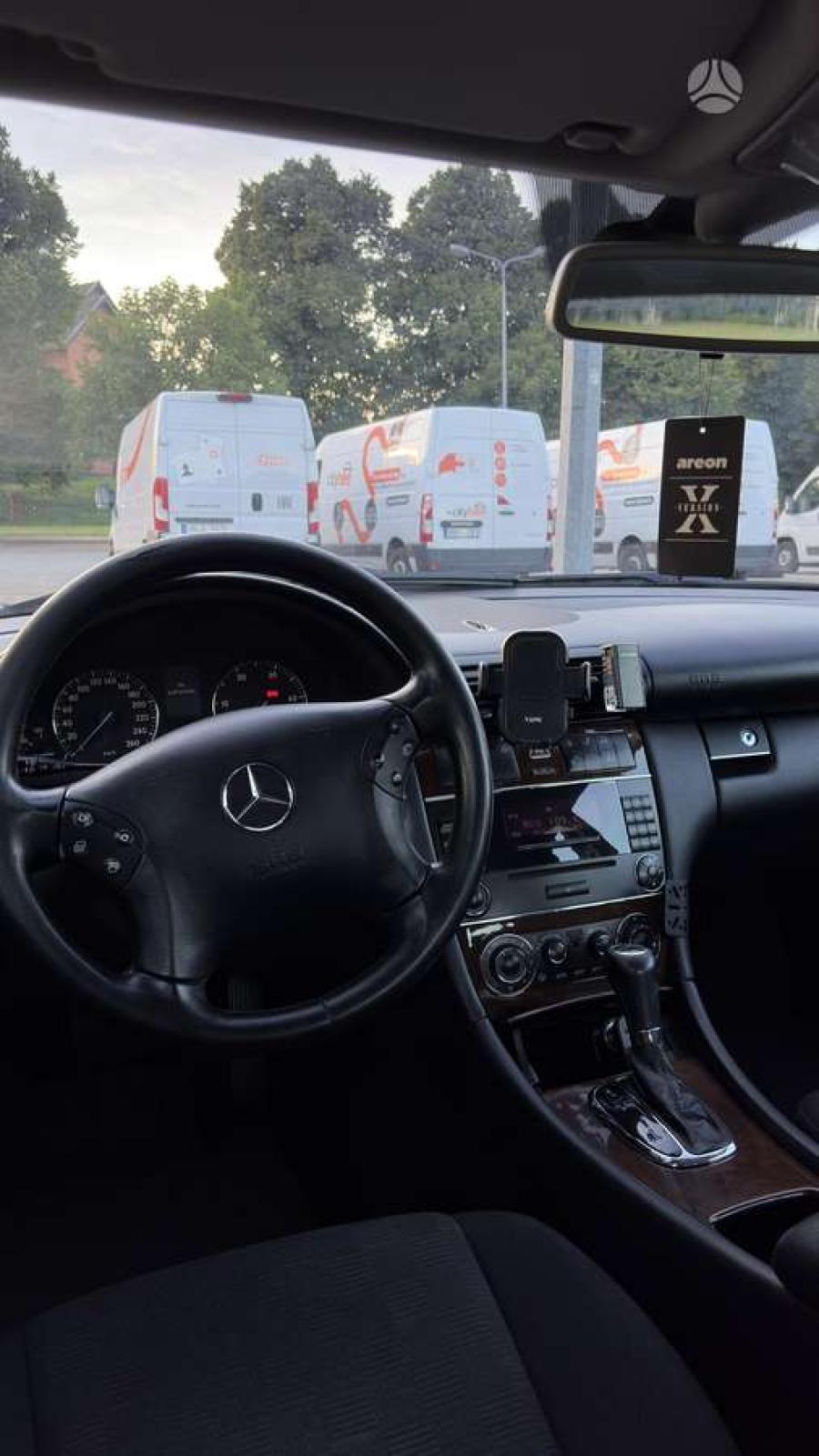 Pelēks Mercedes-Benz C 200 2005 Klaipėda, ar dzinēja tilpumu 2.15 L un nobraukumu 380 tūkst. km par 1900 €, foto 25 vietnē AUTOMOTO.COM.LV
