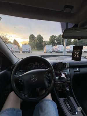 Pelēks Mercedes-Benz C 200 2005 Klaipėda, ar dzinēja tilpumu 2.15 L un nobraukumu 380 tūkst. km par 1900 €, foto 26 vietnē AUTOMOTO.COM.LV