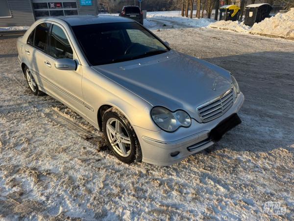 Pelēks Mercedes-Benz C 200 2006 Šauļi, ar dzinēja tilpumu 2.00 L un nobraukumu 207 tūkst. km par 3150 €, foto 3 vietnē AUTOMOTO.COM.LV