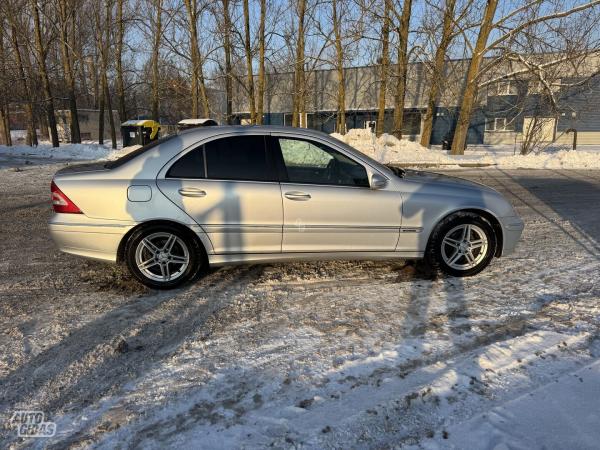 Pelēks Mercedes-Benz C 200 2006 Šauļi, ar dzinēja tilpumu 2.00 L un nobraukumu 207 tūkst. km par 3150 €, foto 4 vietnē AUTOMOTO.COM.LV
