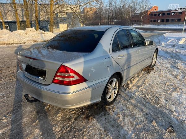 Pelēks Mercedes-Benz C 200 2006 Šauļi, ar dzinēja tilpumu 2.00 L un nobraukumu 207 tūkst. km par 3150 €, foto 5 vietnē AUTOMOTO.COM.LV