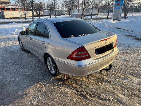 Pelēks Mercedes-Benz C 200 2006 Šauļi, ar dzinēja tilpumu 2.00 L un nobraukumu 207 tūkst. km par 3150 €, foto 7 vietnē AUTOMOTO.COM.LV