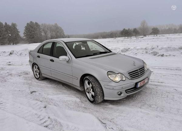 Pelēks Mercedes-Benz C 200 2006 Ukmergė, ar dzinēja tilpumu 2.15 L un nobraukumu 28 tūkst. km par 2600 €, foto 2 vietnē AUTOMOTO.COM.LV