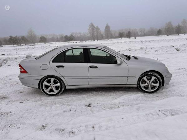 Pelēks Mercedes-Benz C 200 2006 Ukmergė, ar dzinēja tilpumu 2.15 L un nobraukumu 28 tūkst. km par 2600 €, foto 3 vietnē AUTOMOTO.COM.LV