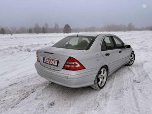 Pelēks Mercedes-Benz C 200 2006 Ukmergė, ar dzinēja tilpumu 2.15 L un nobraukumu 28 tūkst. km par 2600 €, foto 4 vietnē AUTOMOTO.COM.LV