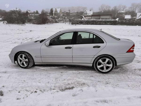 Pelēks Mercedes-Benz C 200 2006 Ukmergė, ar dzinēja tilpumu 2.15 L un nobraukumu 28 tūkst. km par 2600 €, foto 5 vietnē AUTOMOTO.COM.LV