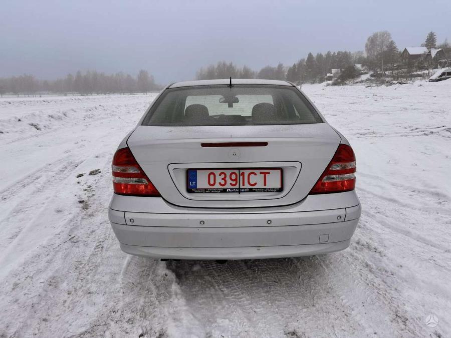 Pelēks Mercedes-Benz C 200 2006 Ukmergė, ar dzinēja tilpumu 2.15 L un nobraukumu 28 tūkst. km par 2600 €, foto 6 vietnē AUTOMOTO.COM.LV