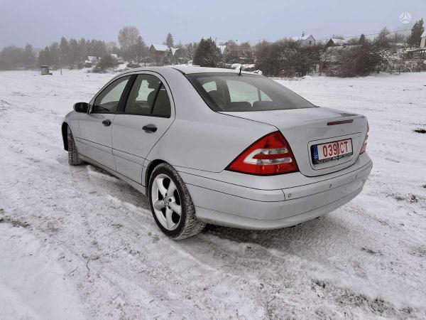Pelēks Mercedes-Benz C 200 2006 Ukmergė, ar dzinēja tilpumu 2.15 L un nobraukumu 28 tūkst. km par 2600 €, foto 8 vietnē AUTOMOTO.COM.LV