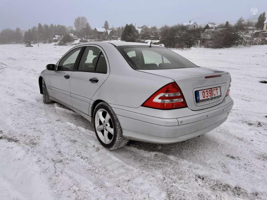 Pelēks Mercedes-Benz C 200 2006 Ukmergė, ar dzinēja tilpumu 2.15 L un nobraukumu 28 tūkst. km par 2600 €, foto 8 vietnē AUTOMOTO.COM.LV