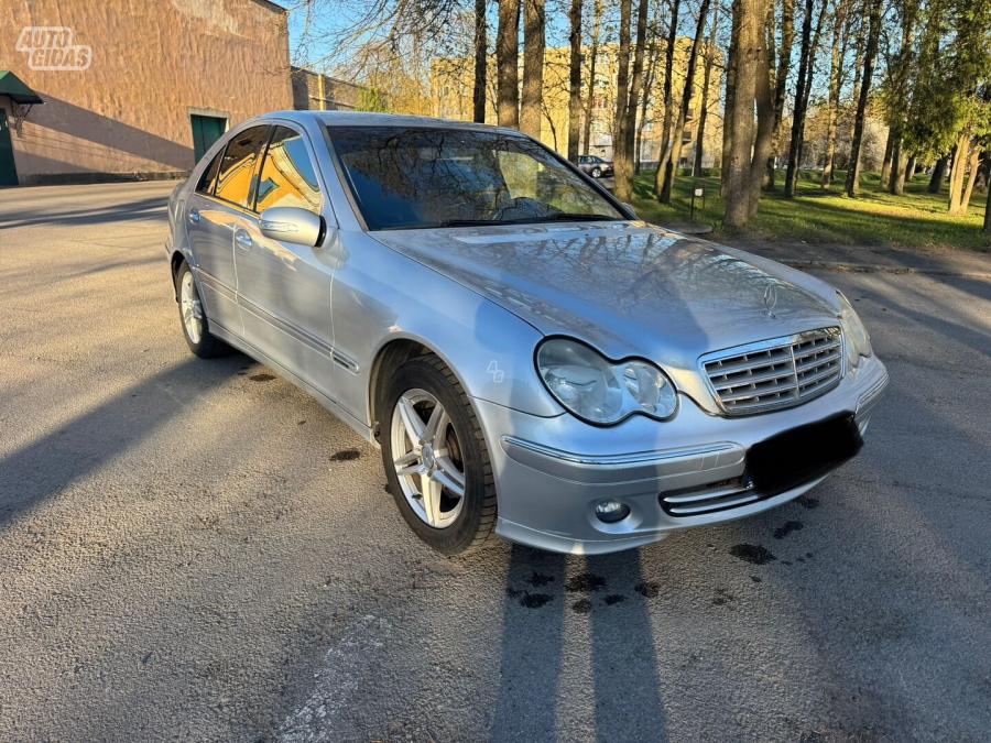 Pelēks Mercedes-Benz C 200 2006 Šauļi, ar dzinēja tilpumu 2.10 L un nobraukumu 220 tūkst. km par 3100 €, foto 3 vietnē AUTOMOTO.COM.LV