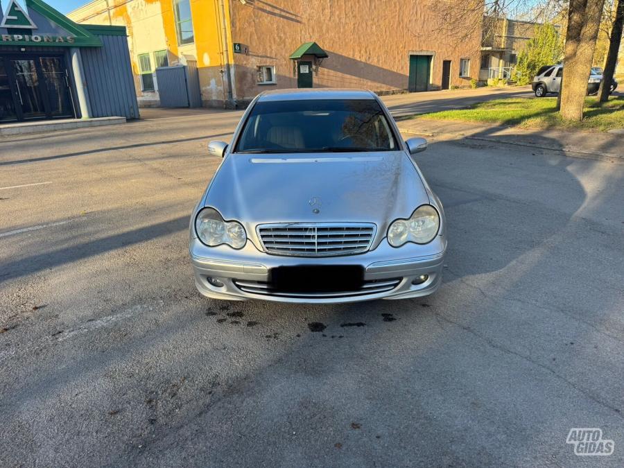 Pelēks Mercedes-Benz C 200 2006 Šauļi, ar dzinēja tilpumu 2.10 L un nobraukumu 220 tūkst. km par 3100 €, foto 4 vietnē AUTOMOTO.COM.LV