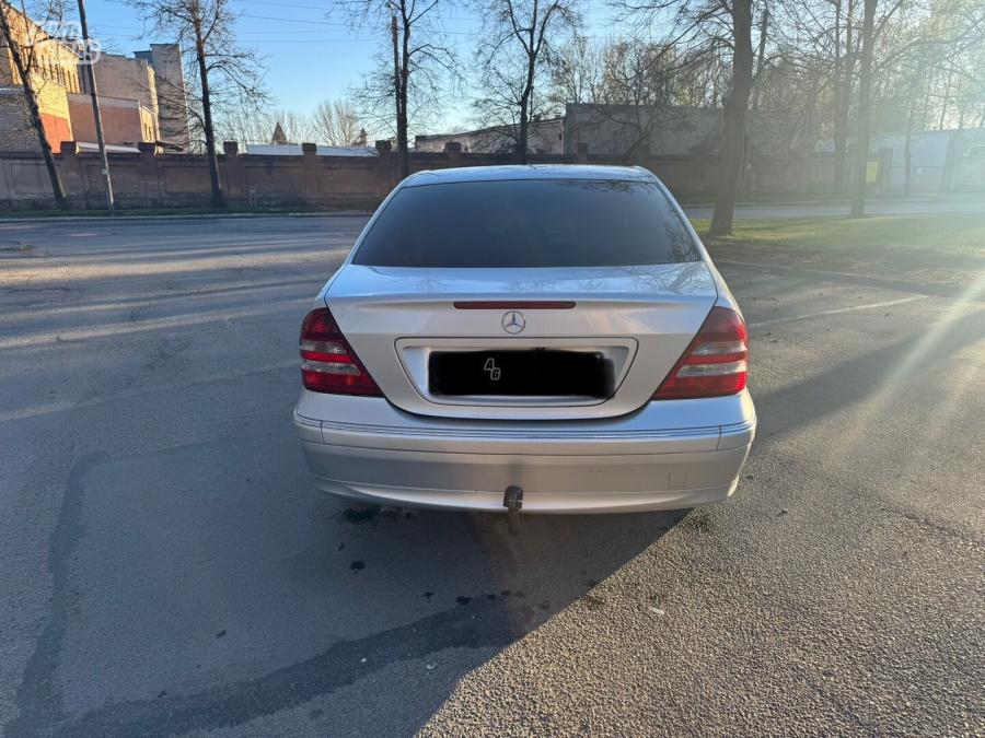 Pelēks Mercedes-Benz C 200 2006 Šauļi, ar dzinēja tilpumu 2.10 L un nobraukumu 220 tūkst. km par 3100 €, foto 6 vietnē AUTOMOTO.COM.LV