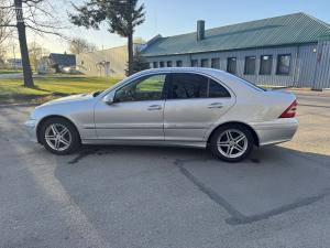 Pelēks Mercedes-Benz C 200 2006 Šauļi, ar dzinēja tilpumu 2.10 L un nobraukumu 220 tūkst. km par 3100 €, foto 8 vietnē AUTOMOTO.COM.LV