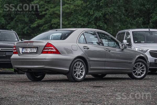 Pelēks Mercedes-Benz C 200 2006 Rīga, ar dzinēja tilpumu 1.80 L un nobraukumu 236 tūkst. km par 3990 €, foto 4 vietnē AUTOMOTO.COM.LV