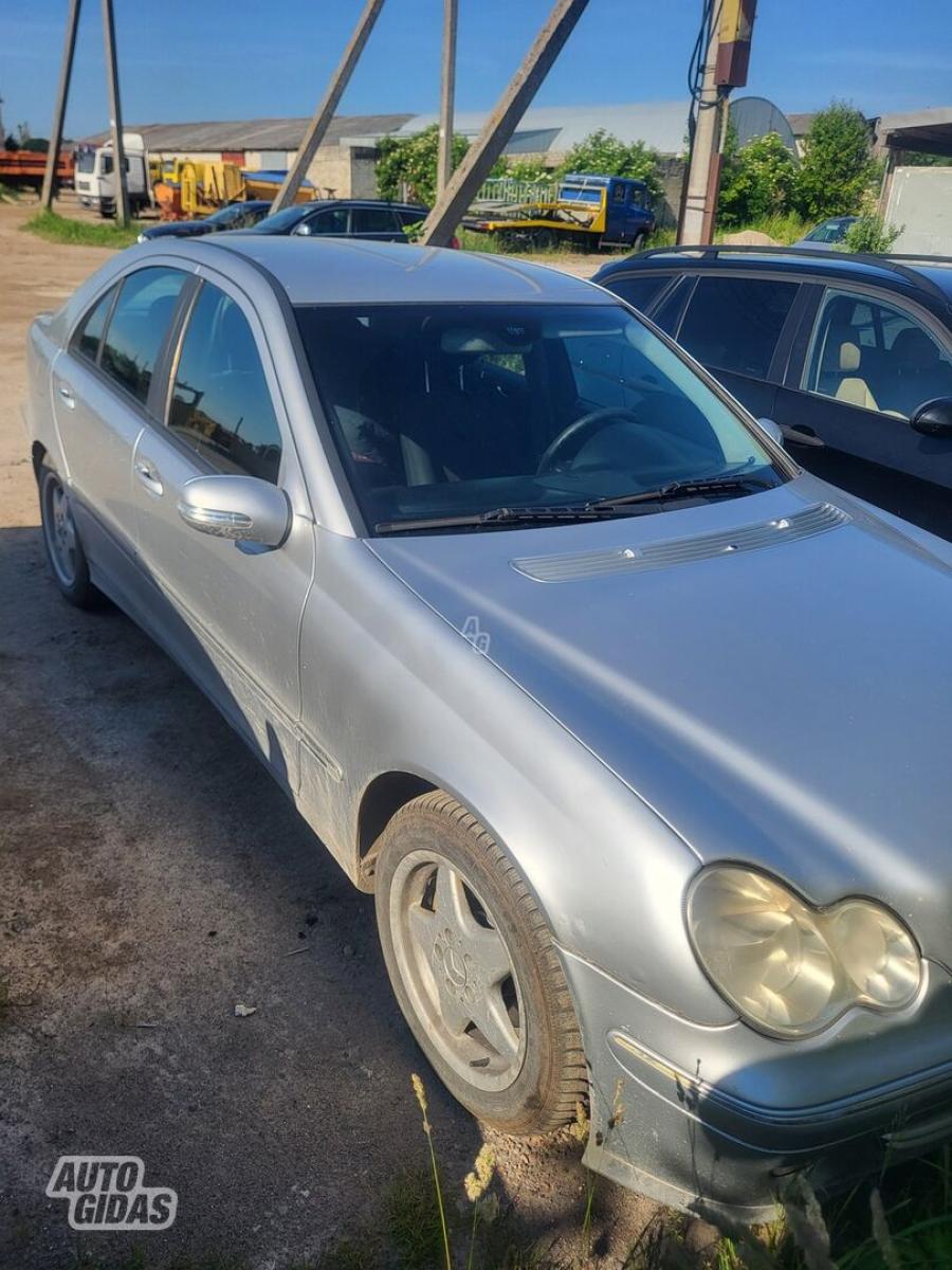 Grey Mercedes-Benz C 200 2006 in Klaipeda, with an engine capacity of 2.10 L and mileage of 510 thousand km for 800 €, photo 4 on AUTOMOTO.COM.LV