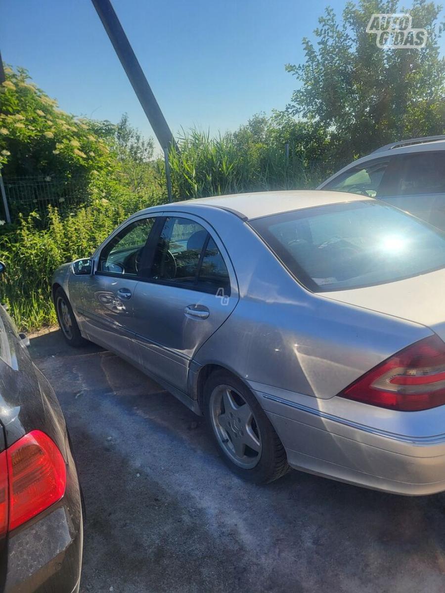 Grey Mercedes-Benz C 200 2006 in Klaipeda, with an engine capacity of 2.10 L and mileage of 510 thousand km for 800 €, photo 6 on AUTOMOTO.COM.LV