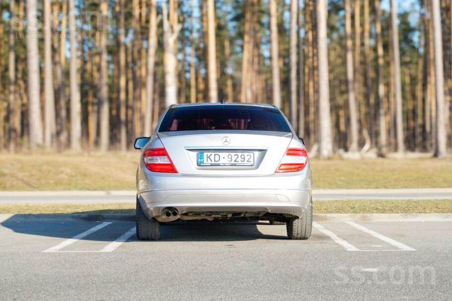 Pelēks Mercedes-Benz C 200 2007 Rīga, ar dzinēja tilpumu 2.20 L un nobraukumu 392 tūkst. km par 3990 €, foto 7 vietnē AUTOMOTO.COM.LV