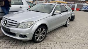 Pelēks Mercedes-Benz C 200 2007 Telšiai, ar dzinēja tilpumu 2.10 L un nobraukumu 276 tūkst. km par 3300 €, foto  vietnē AUTOMOTO.COM.LV