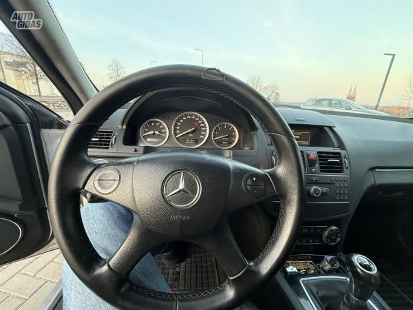 Grey Mercedes-Benz C 200 2007 in Anyksciai, with an engine capacity of 2.10 L and mileage of 410 thousand km for 2000 €, photo 3 on AUTOMOTO.COM.LV